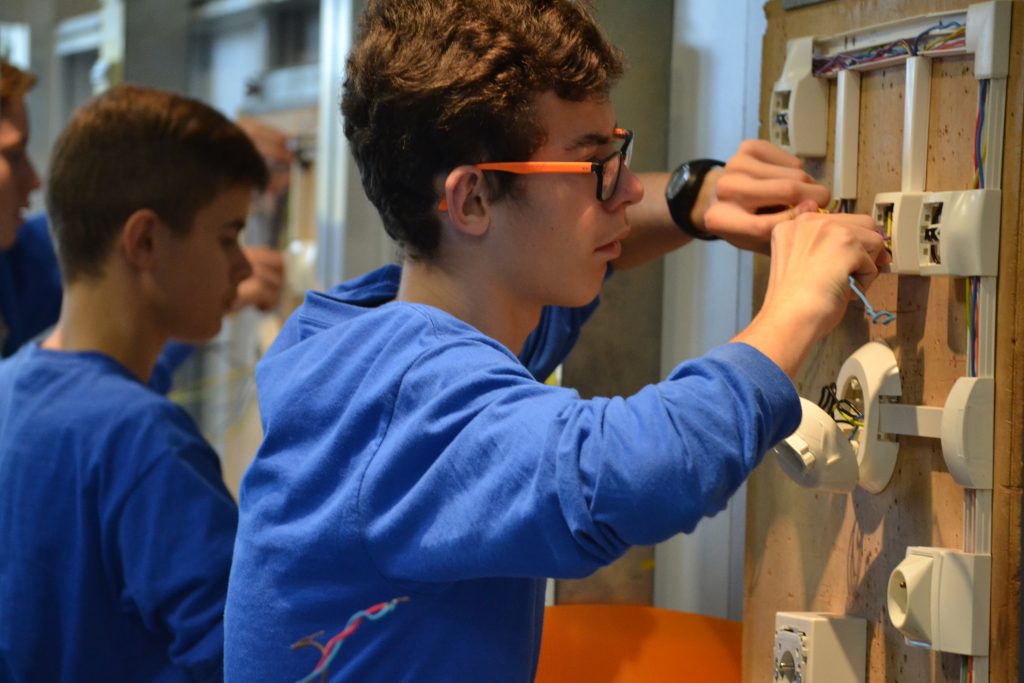 Bac Pro Métiers de l'électricité et de ses environnements connectés ...